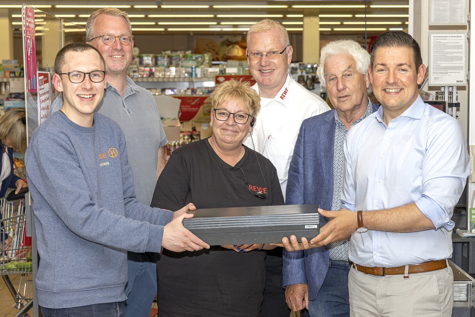 Kassensondereinsatz für einen guten Zweck – Landrat Marcel Riethig und ...